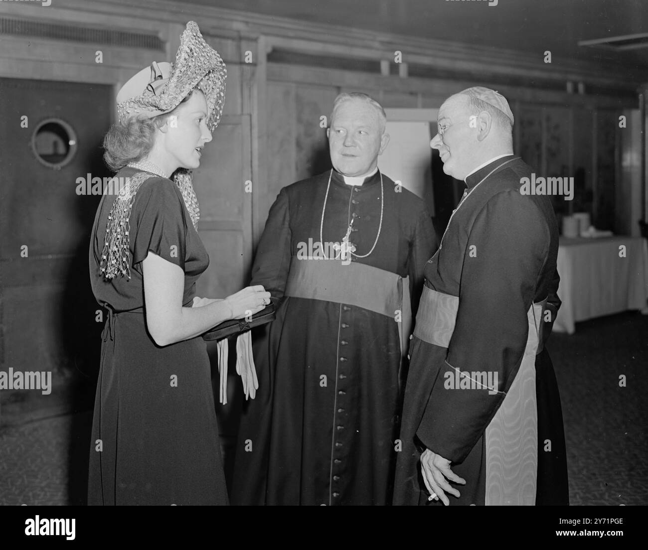 "Star meets Cardinal" Maureen O'Hara, the Irish film star, chatting to ...