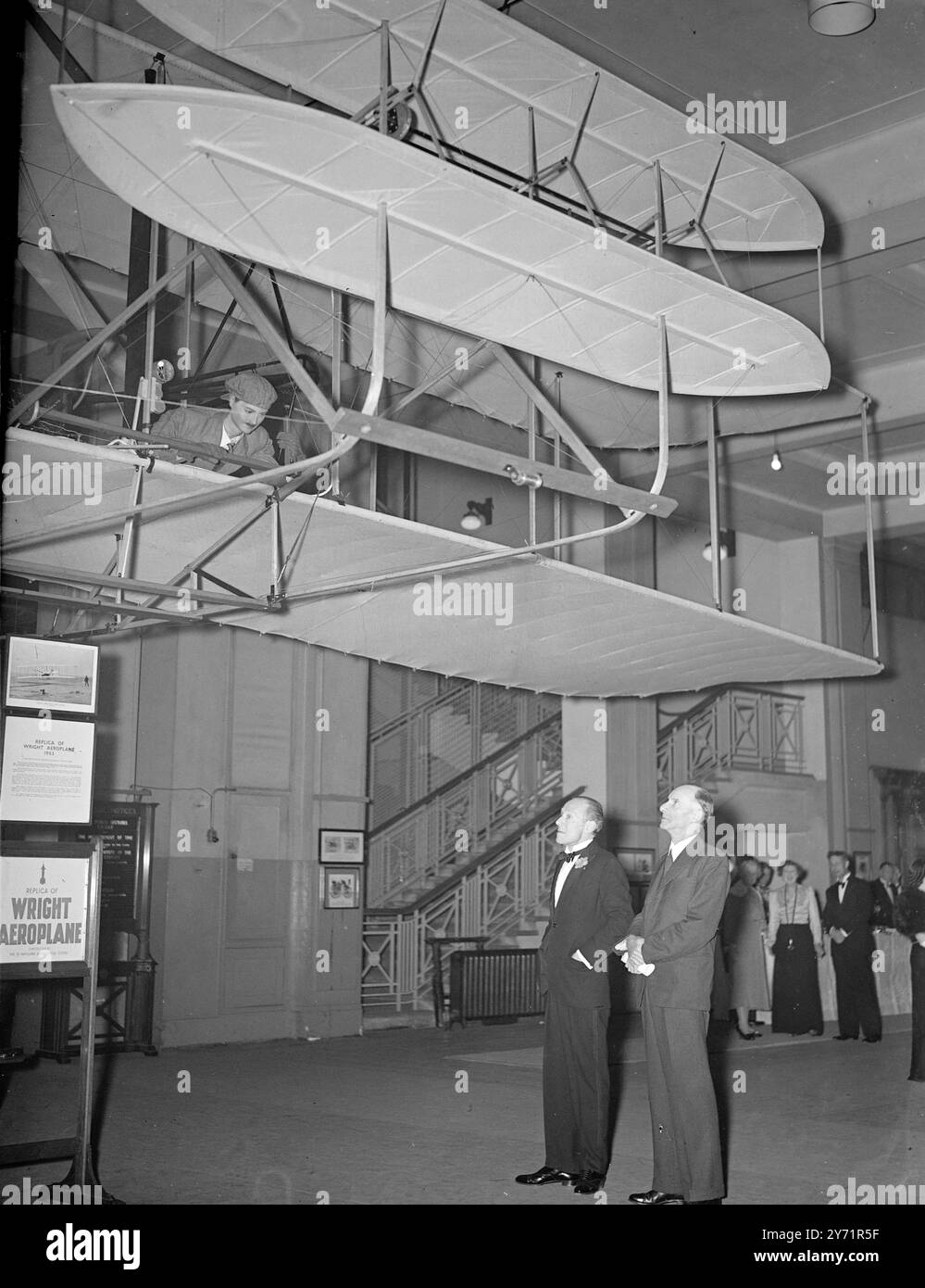 REPLICA OF FIRST PLANE TO FLY RECEiVE BY A LONDON MUSEUM. The replica ...