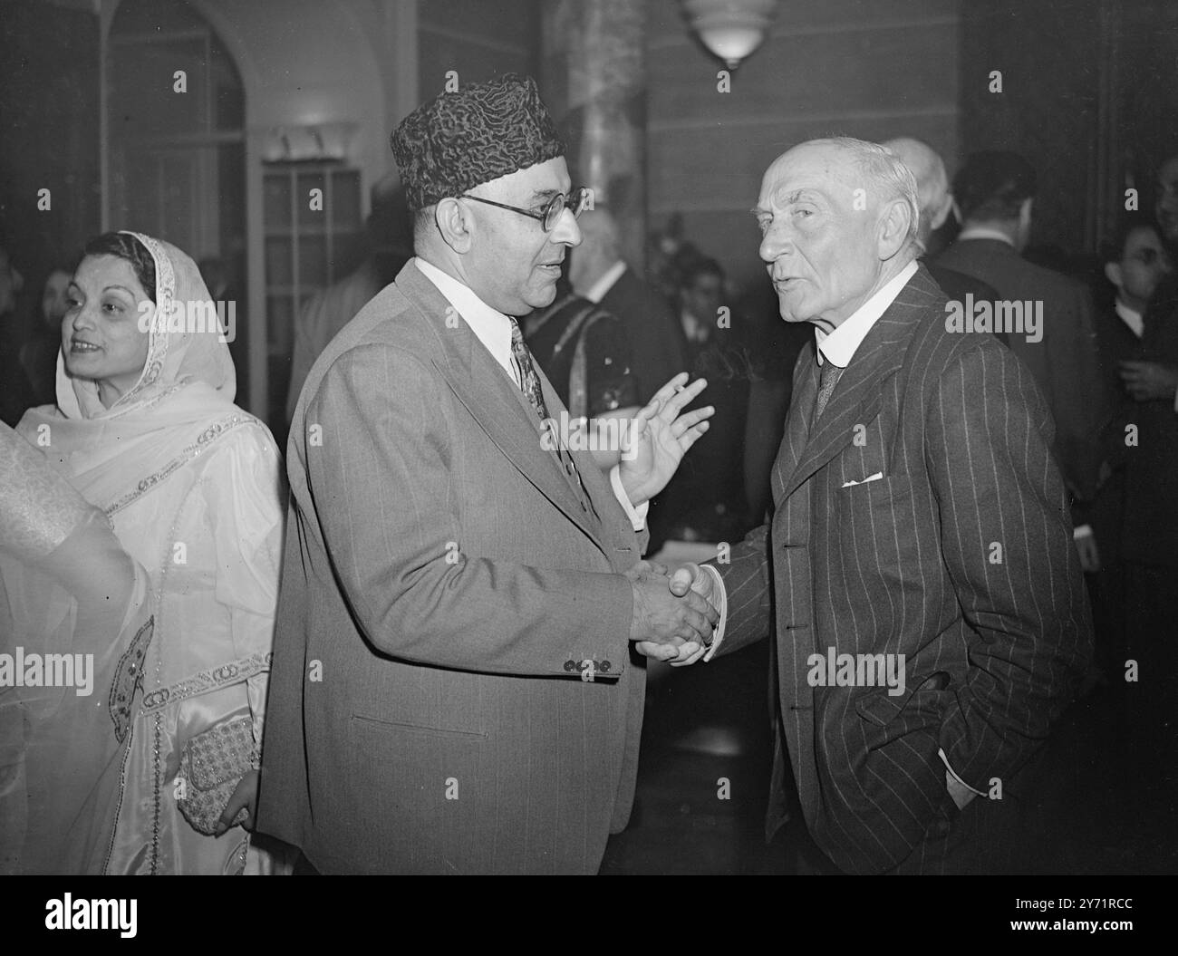 PAKISTAN HIGH COMISSIONER HOLDS SAVOY RECEPTION MR. PETER FRASER (left ...