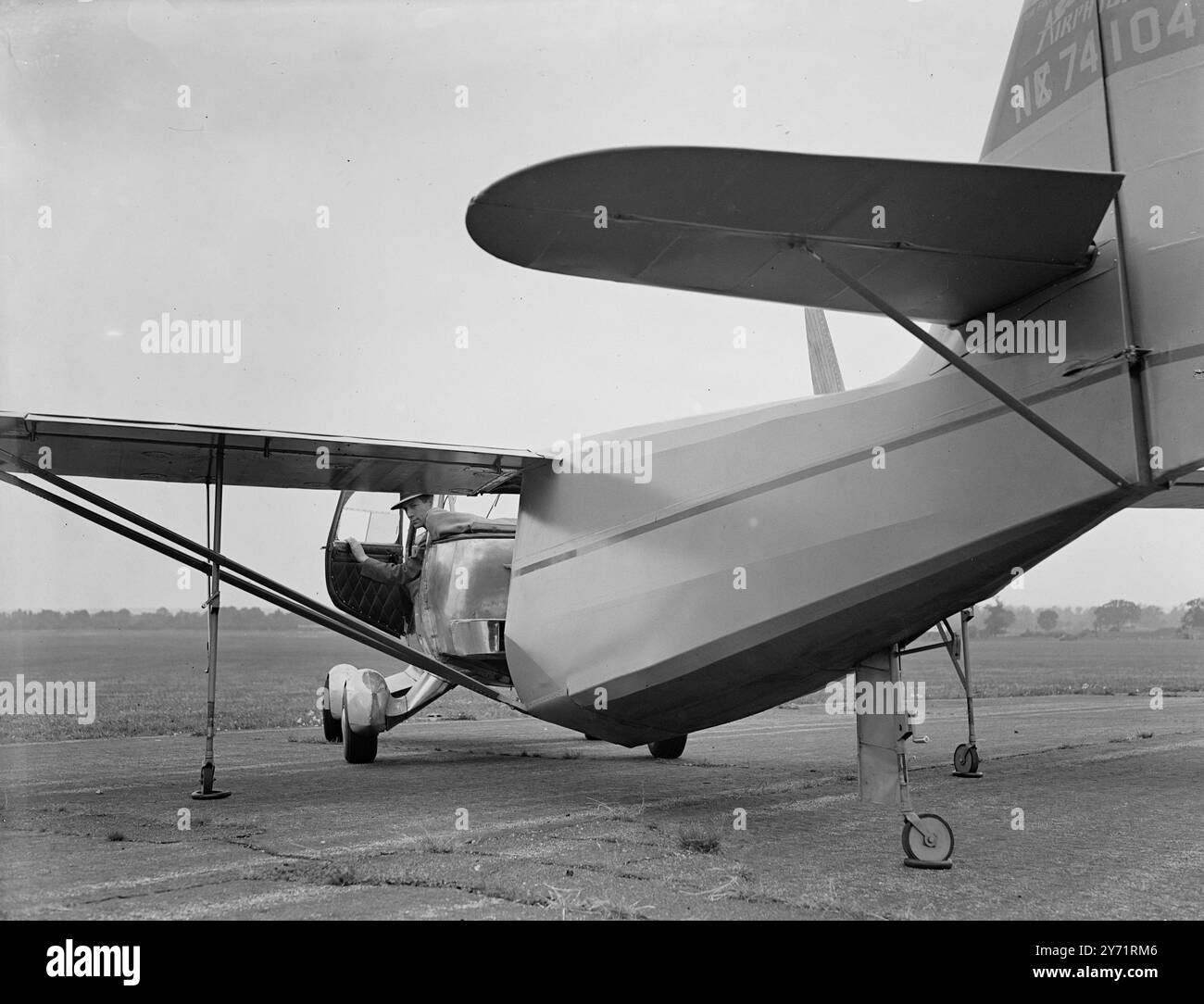 "Gatwick Air Pageant" The curtain went up on the "Daily Express Air ...