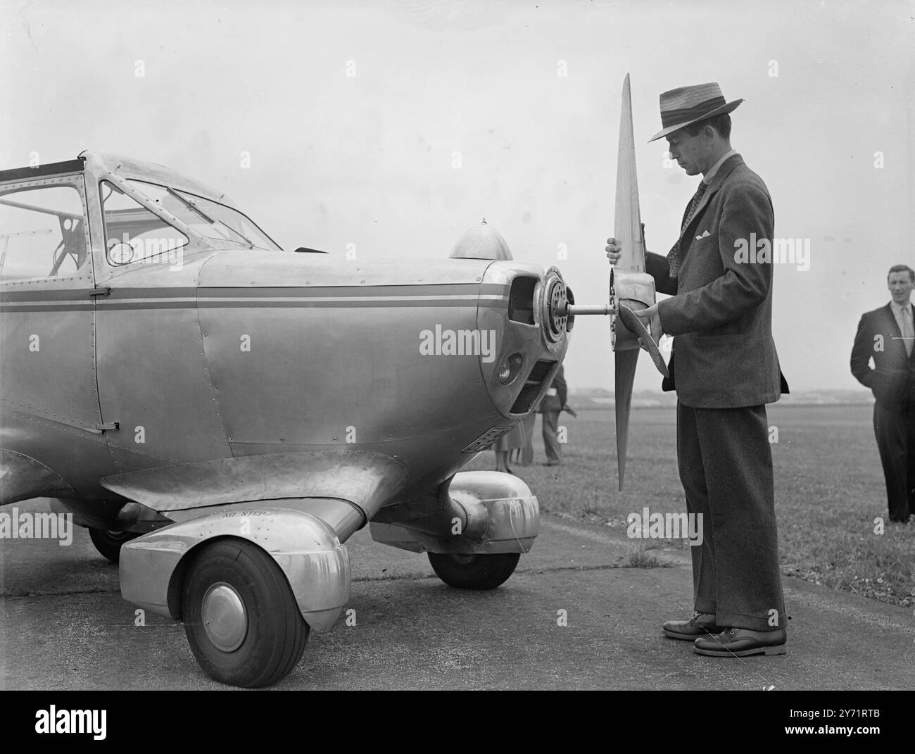"Gatwick Air Pageant" The curtain went up on the "Daily Express Air ...