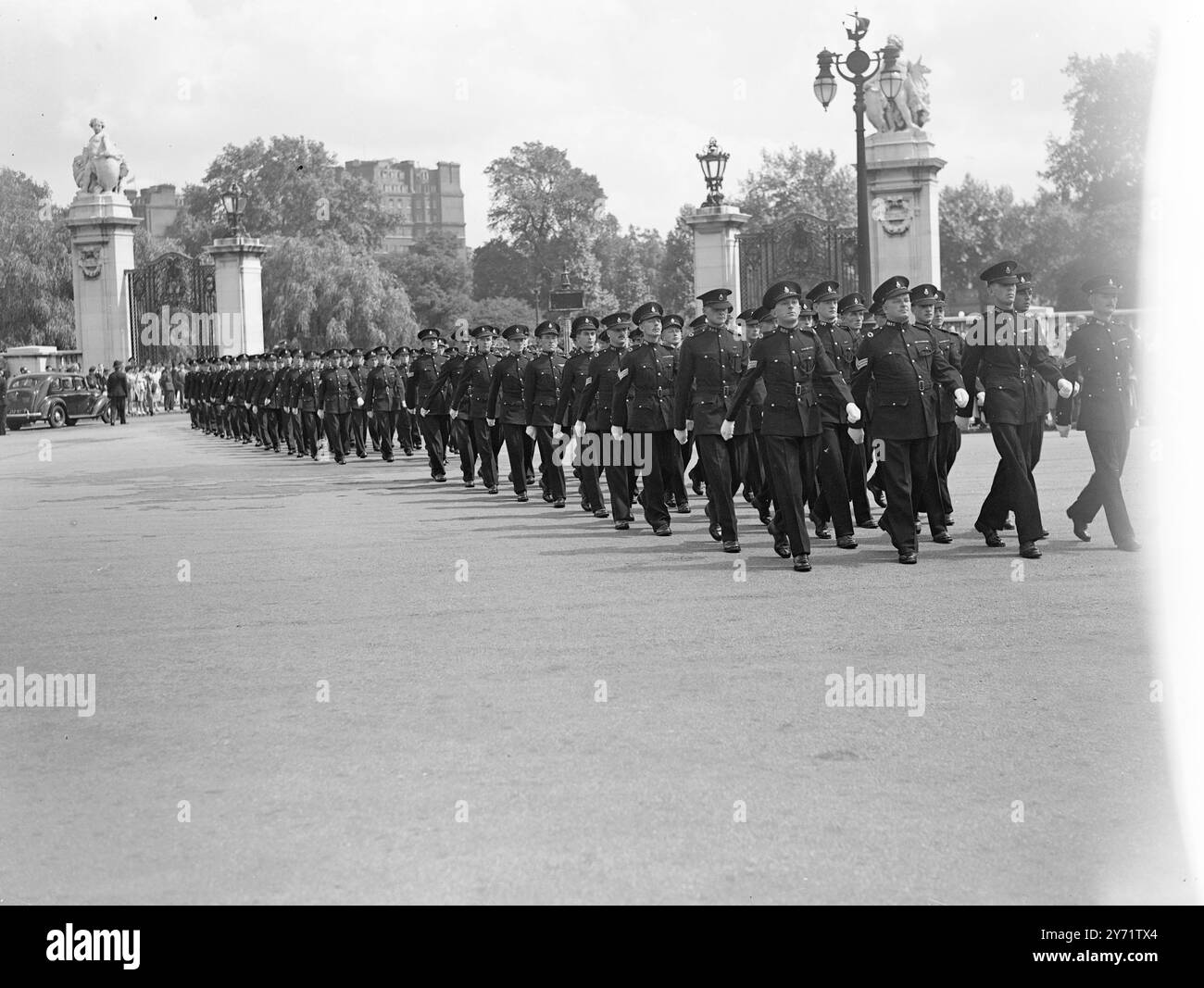 Palestine Police at the Palace - Inspection by the King A detachment of ...