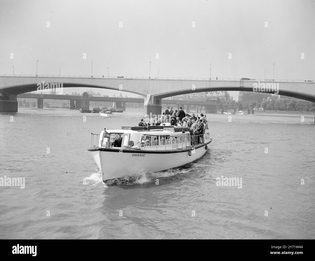 Thames Water-bus service opens. London's new experimental Thames Water ...