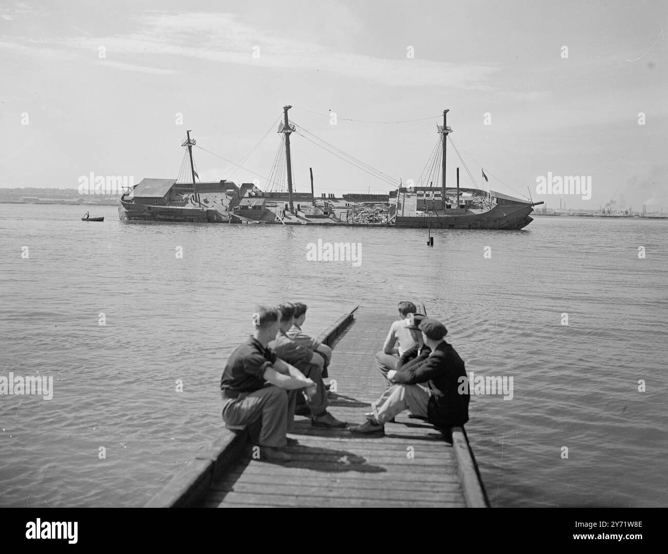 The Worcester sinks off Grays, Essex. The former HMS Worcester, famous ...