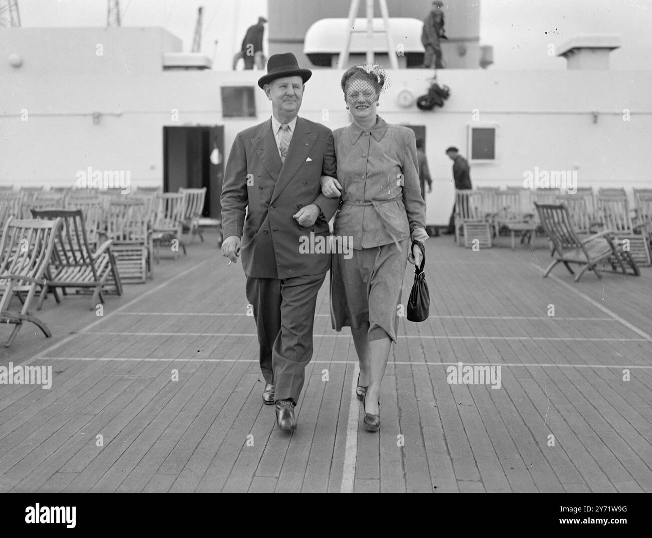 "Queen Elizabeth" arrivals from New York. Among the many passengers ...