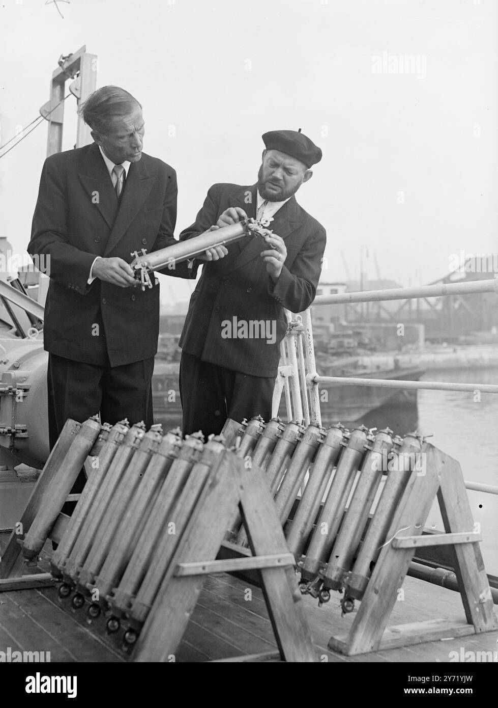 DEEP-SEA SCHOONER ARRIVES AT LONDON . The Motor-Schooner Albatross , of ...