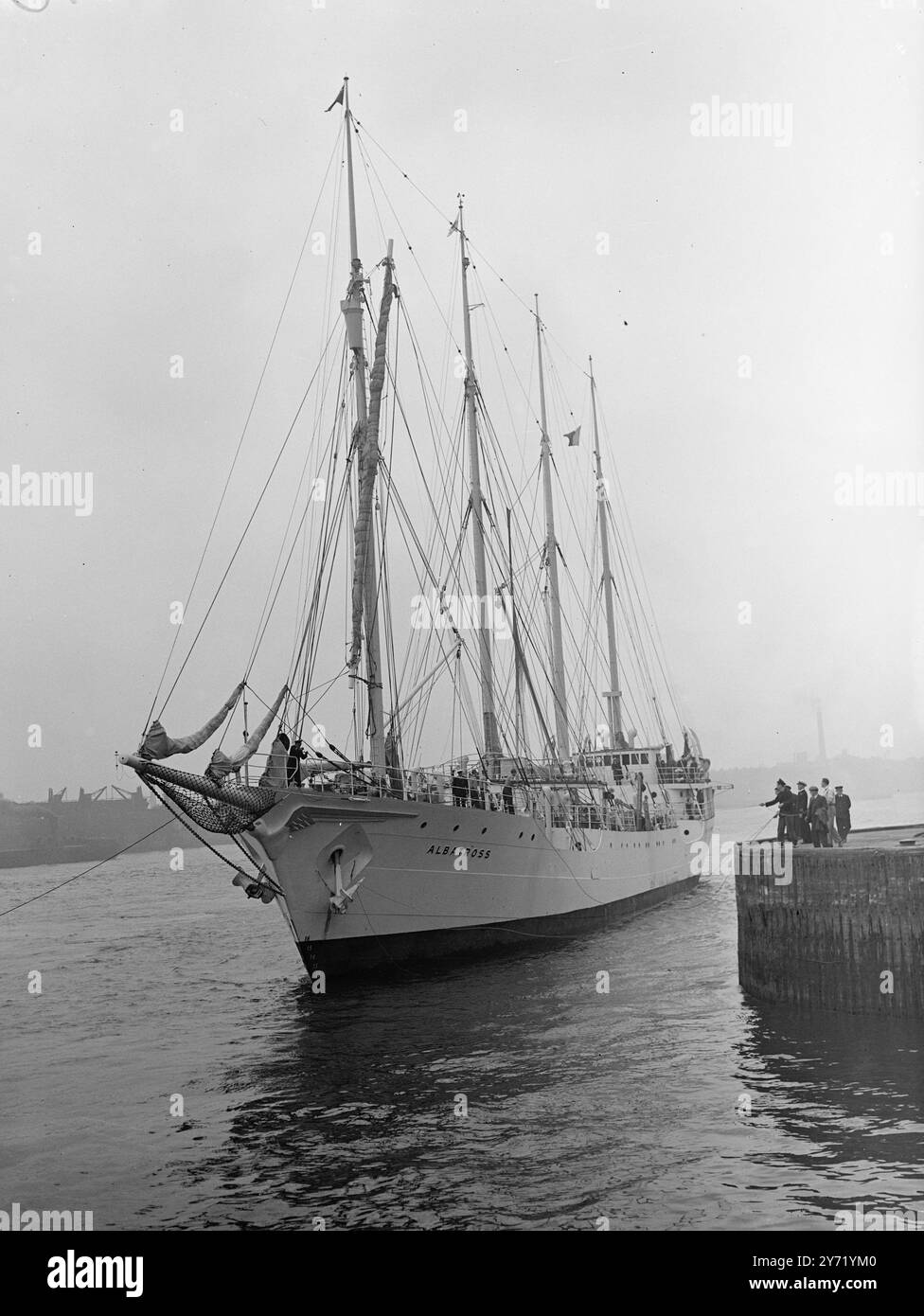 DEEP-SEA SCHOONER ARRIVES AT LONDON . The Motor-Schooner Albatross , of ...