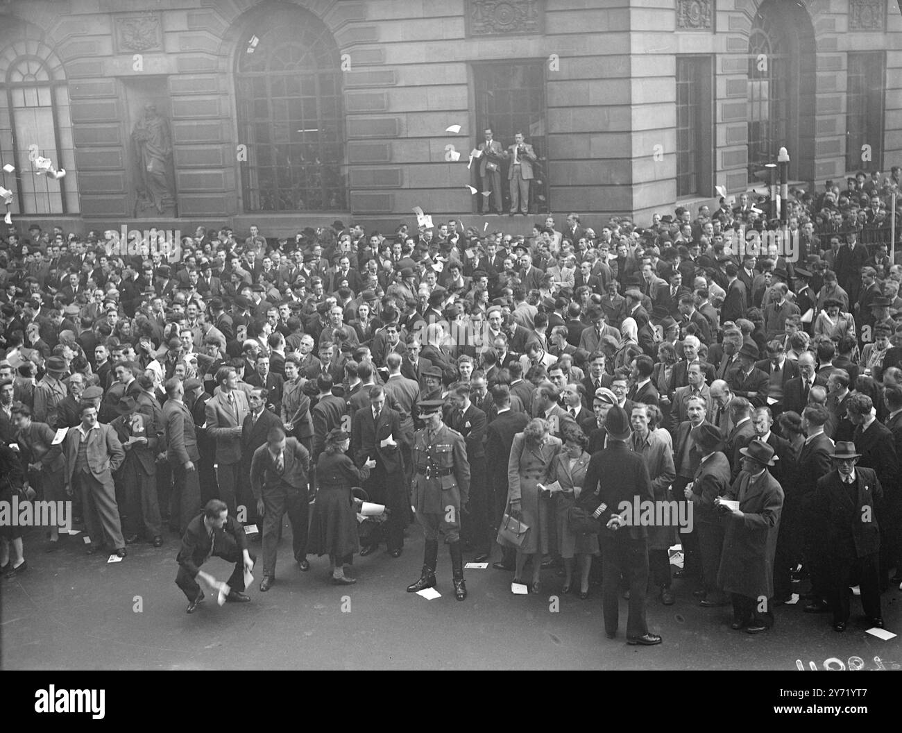 Public showers 1940s hi-res stock photography and images - Alamy