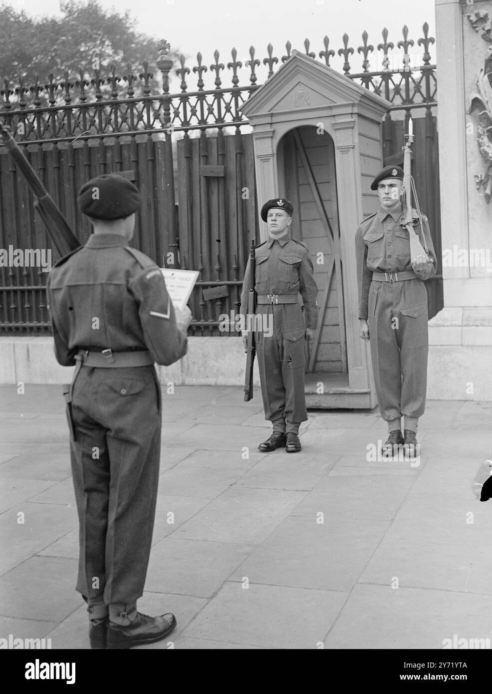 " THE DIEHARDS" MOUNT GUARD AT BUCKINGHAM PALACE For the first time in ...
