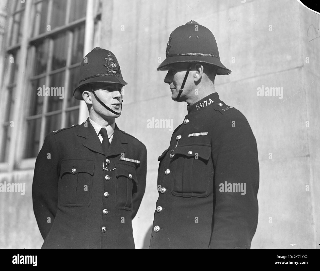 POLICE UNIFORM-NEW STYLE Britain's Police force is to be equipped with ...