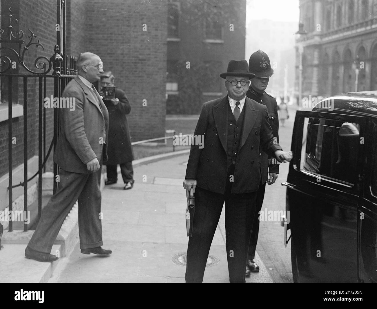 CABINET MEETING Mr .Ernest Bevin , Foreign Secretary , did not return ...