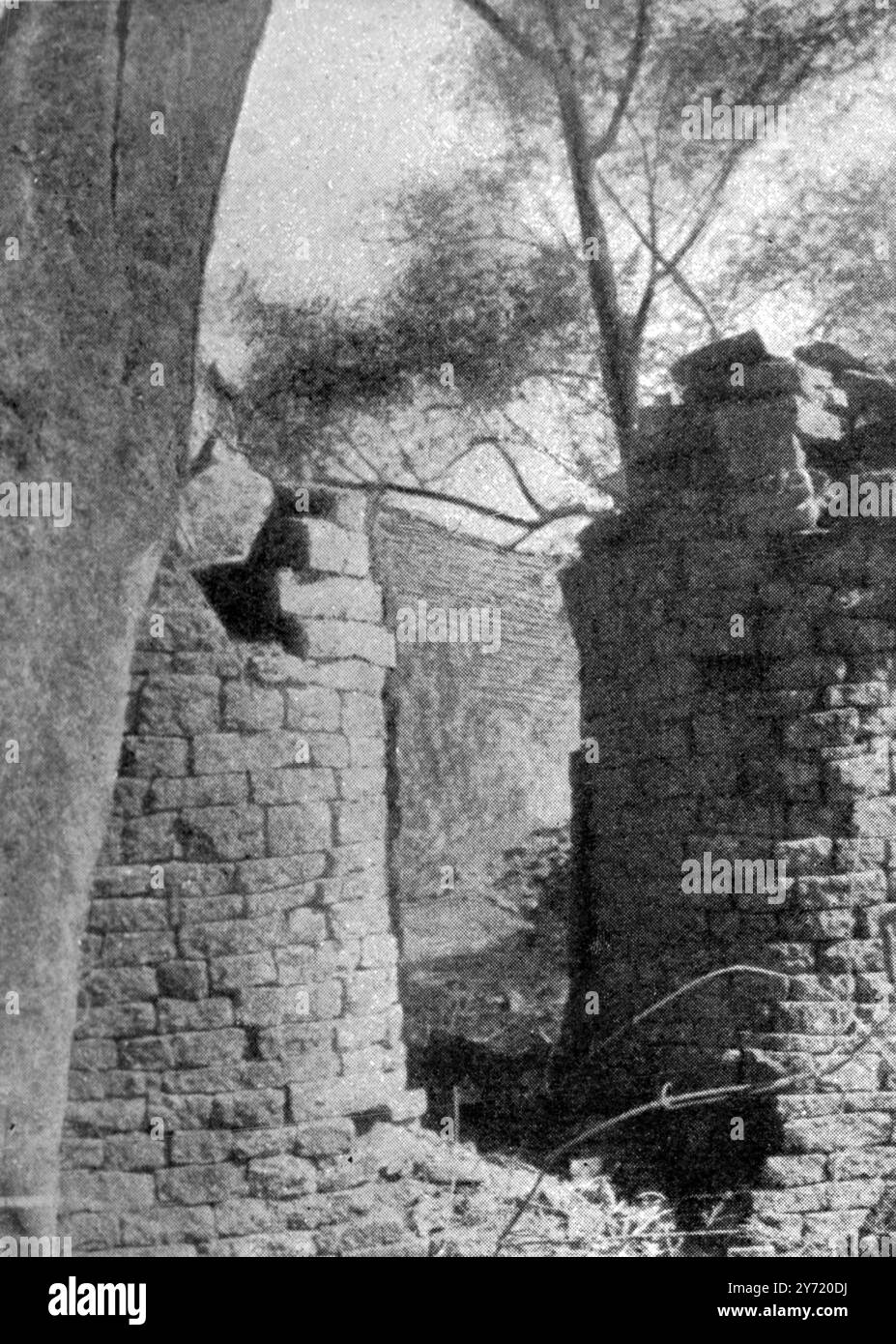 The Possible Ophir : Remains of the Great Zimbabwe in Rhodesia , The ...