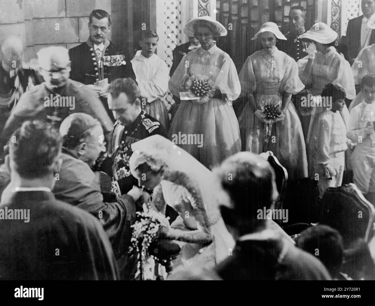 Cathedral Wedding for Grace and Rainier Monaco : Grace Kelly stoops to ...