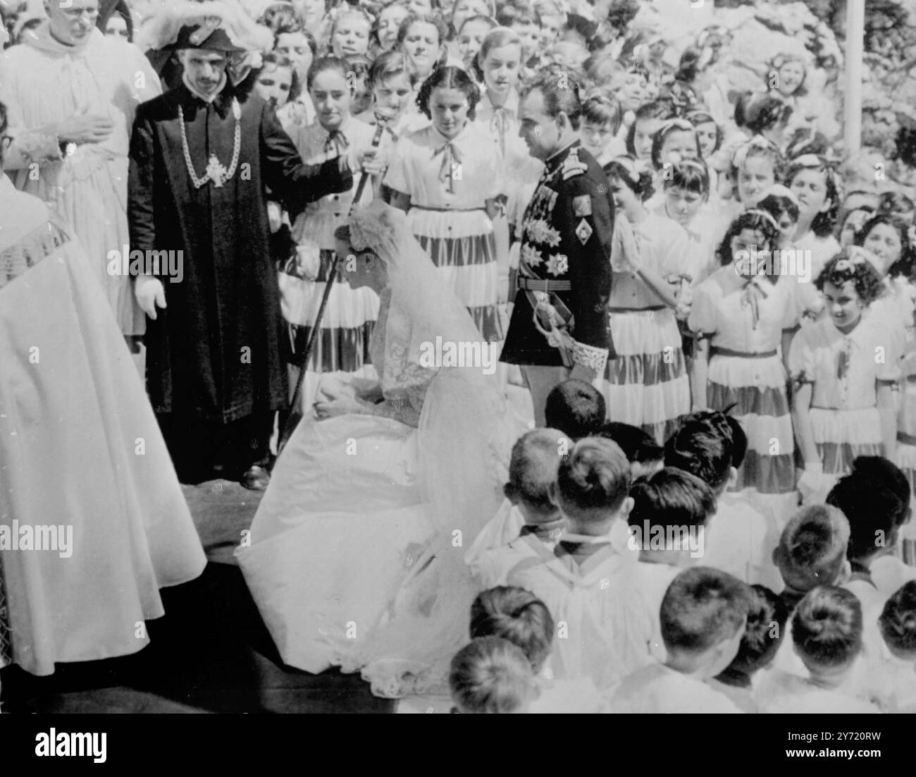 1950s church service hi-res stock photography and images - Alamy
