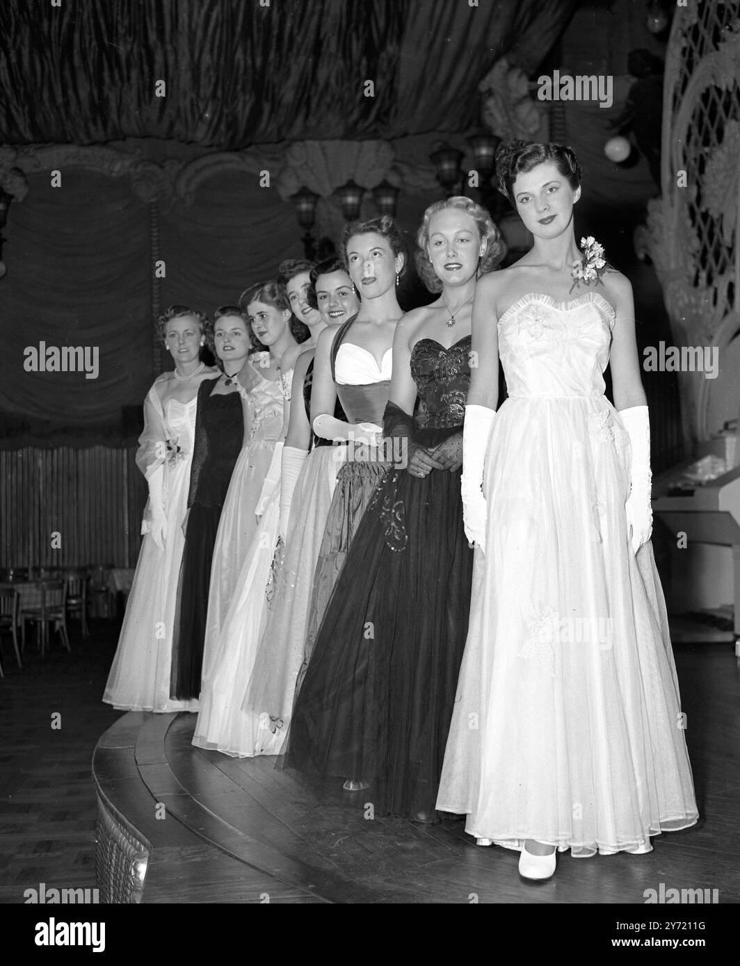 Beauty contest 1950s hi-res stock photography and images - Alamy