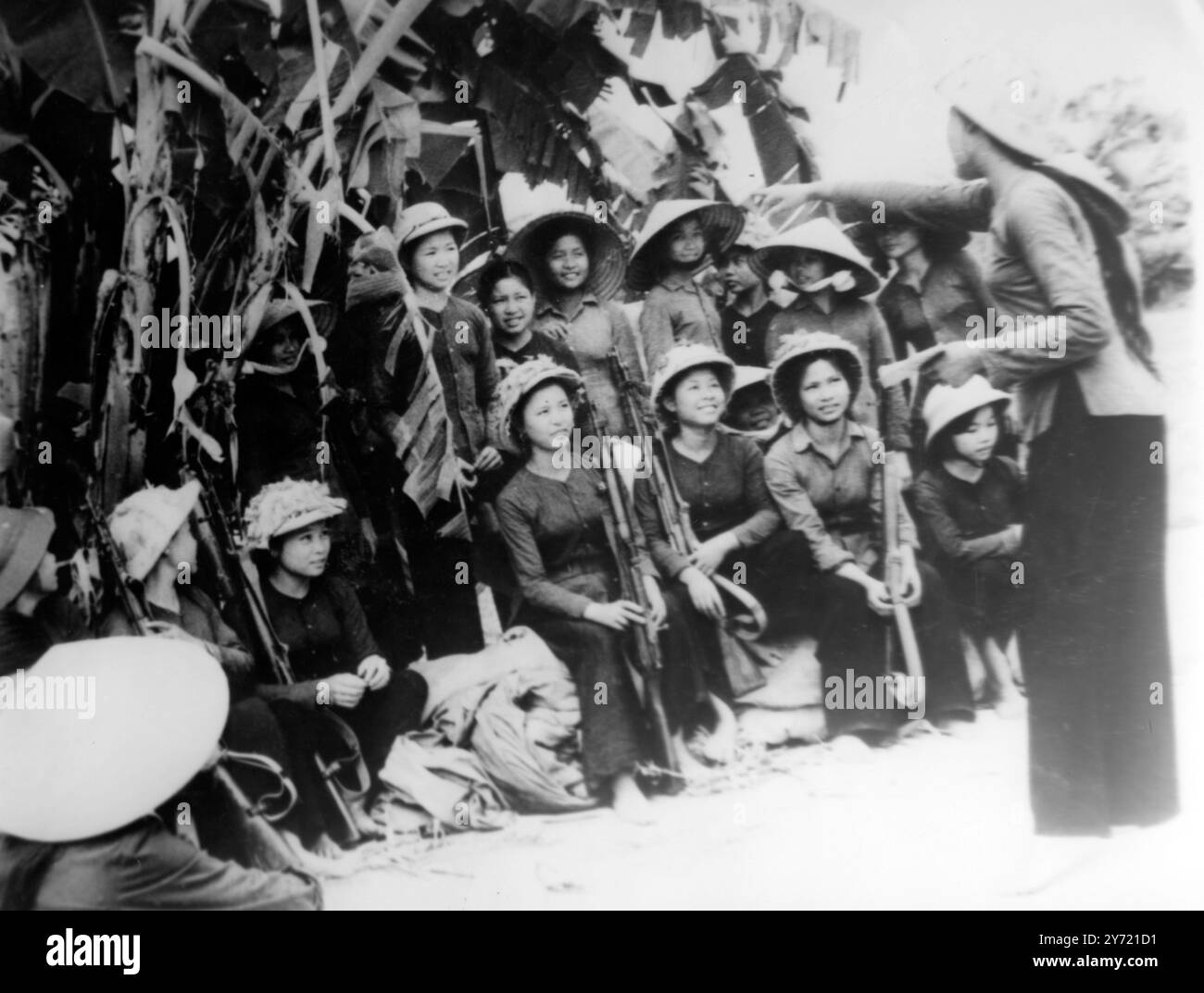 Women in a man ' s world . Thanh Hoa , North Vietnam : Tran Thi Hue ...