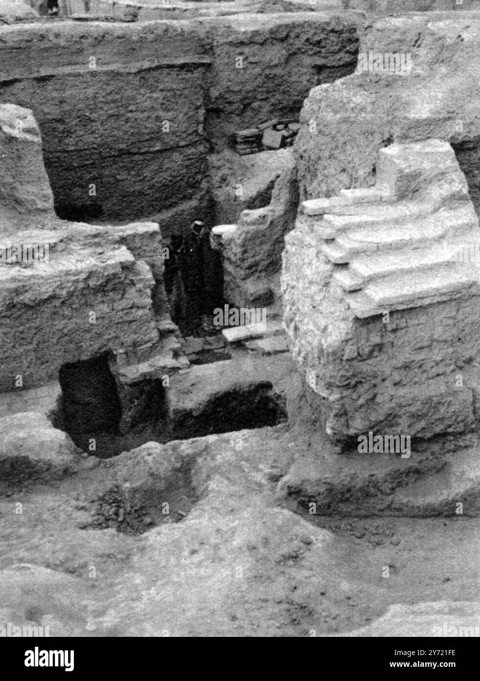 Sumarian ruins hi-res stock photography and images - Alamy