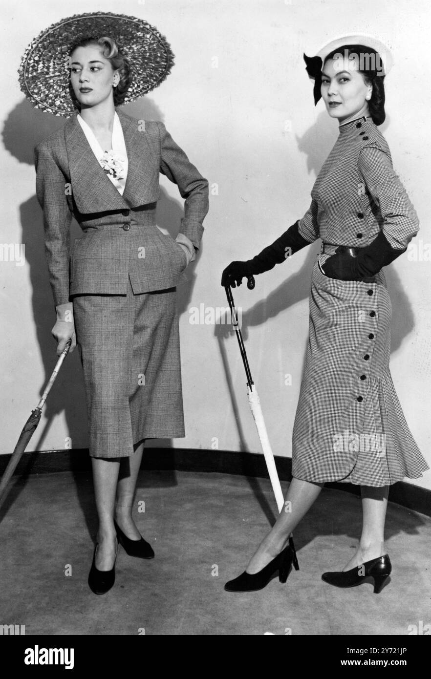 Haute couture 1950s hi-res stock photography and images - Alamy