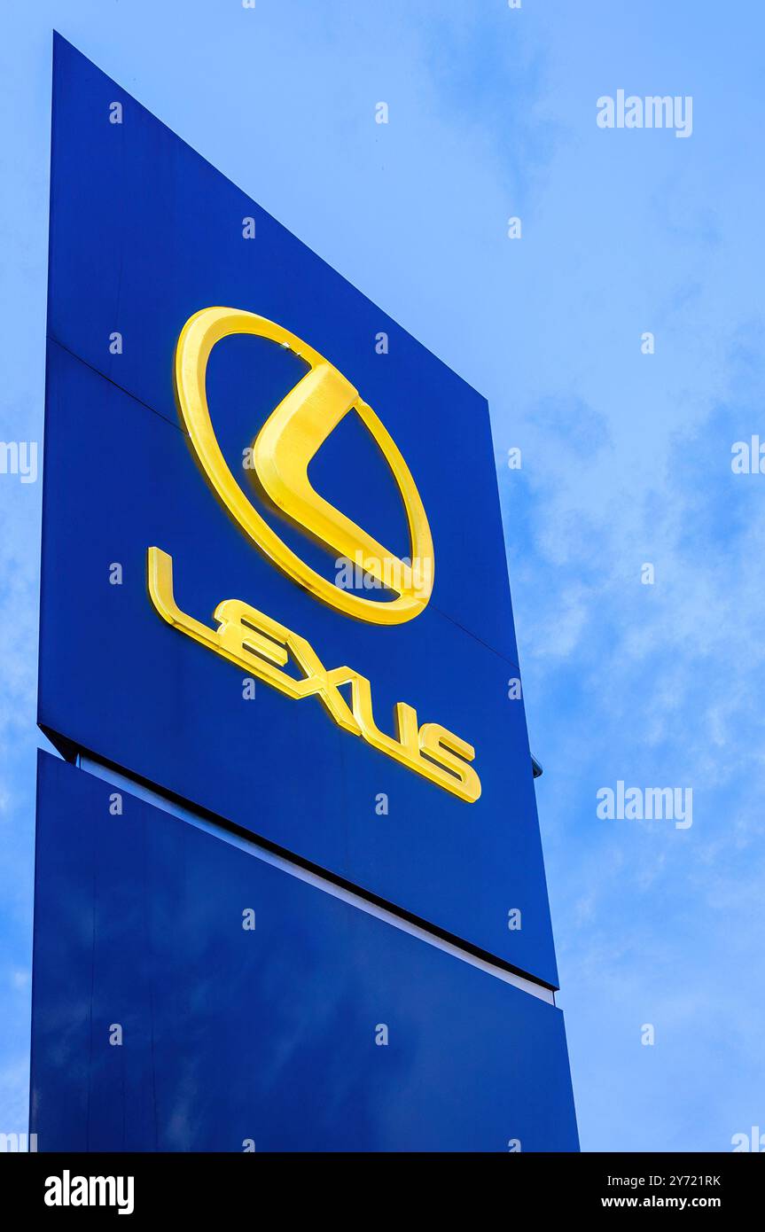 Lexus dealership sign hi-res stock photography and images - Alamy