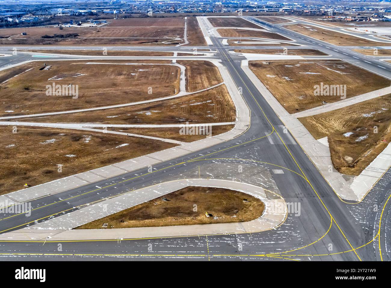 Airport tarmac aerial view hi-res stock photography and images - Alamy