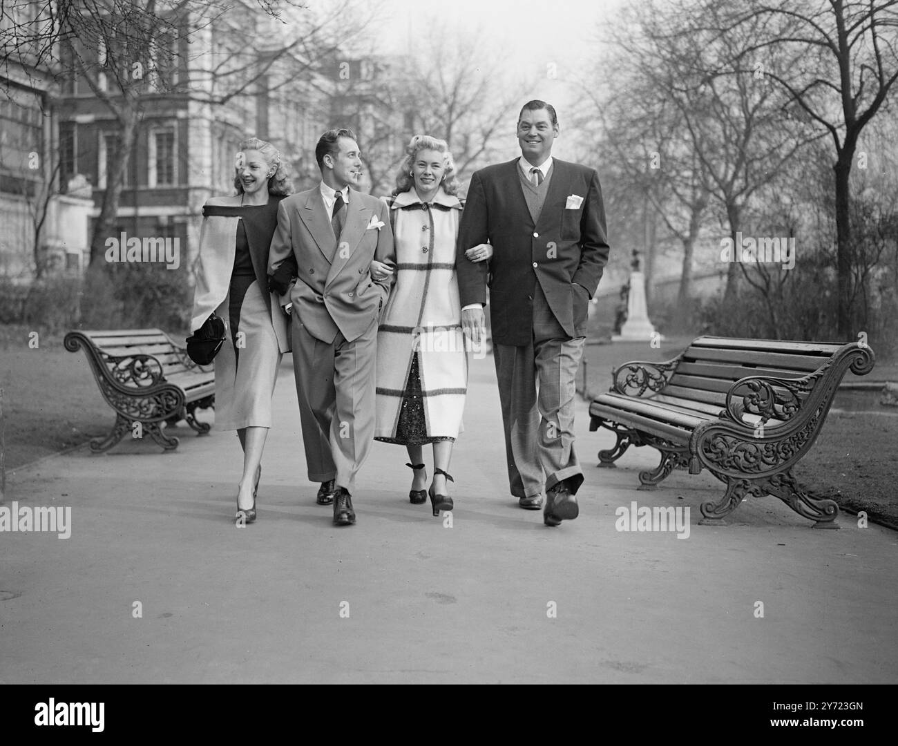 Black woman reading 1940s hi-res stock photography and images - Alamy