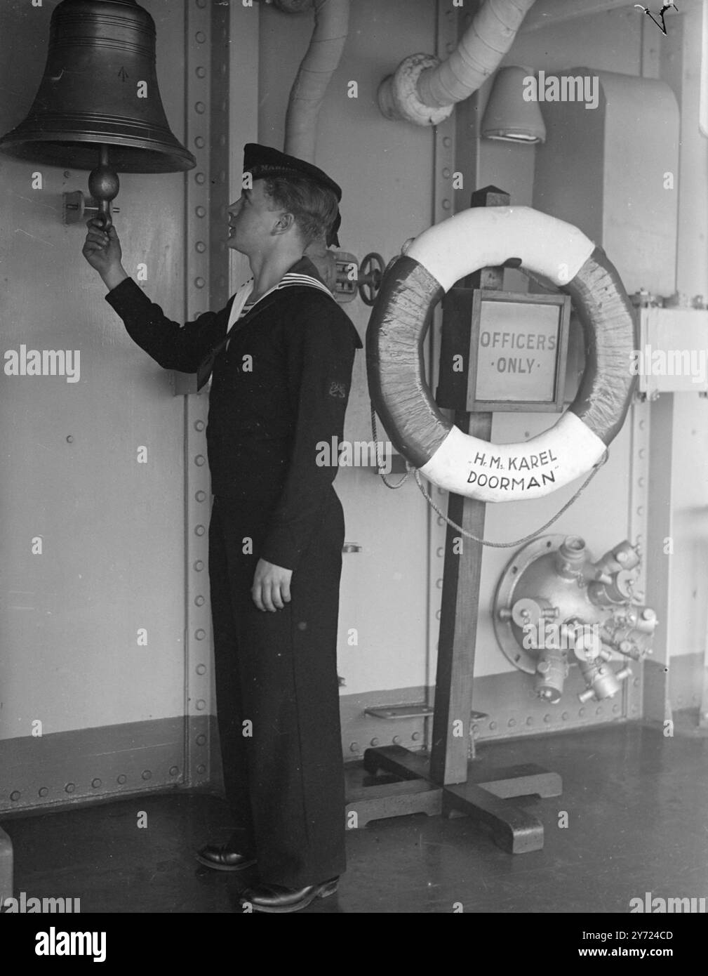 Dutch Sailors Return British Carier. Dutch Sailors who will take over ...