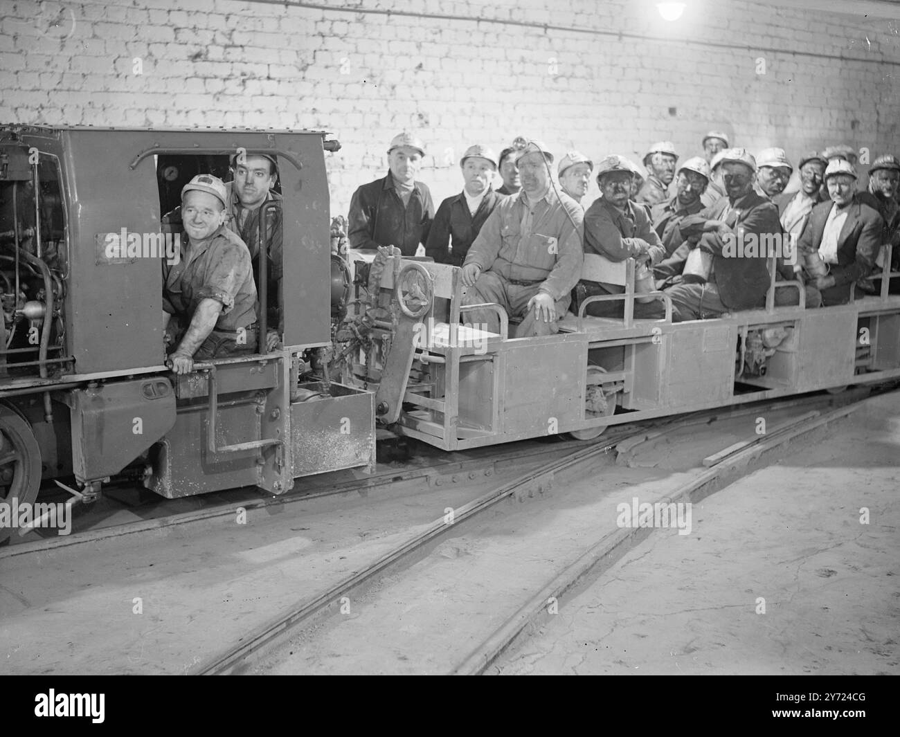 Train journey duration hi-res stock photography and images - Alamy