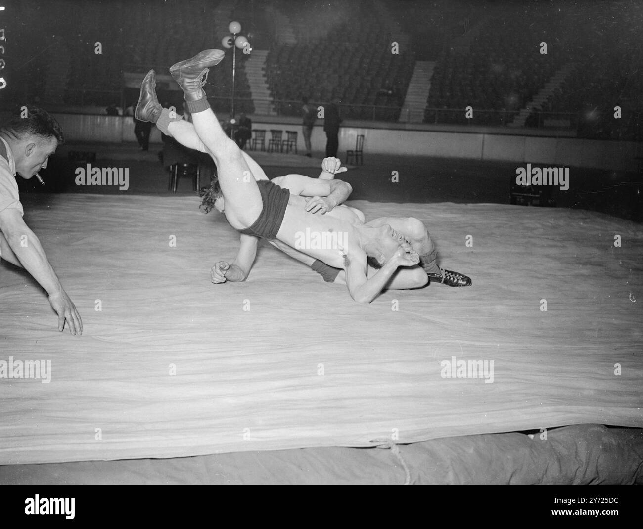1940s wrestling hi-res stock photography and images - Alamy