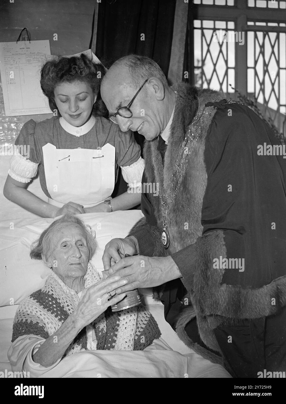 Counceller Frank Dibben (Mayor of Southampton) presents Mrs Mary ...