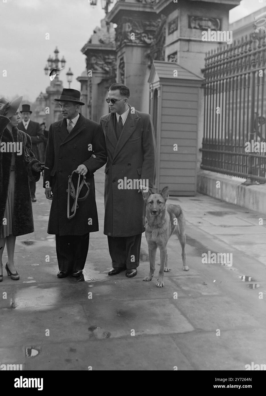 Blind ex-Sgt Dan Pieter Pretorius receives guide dog from Princess ...