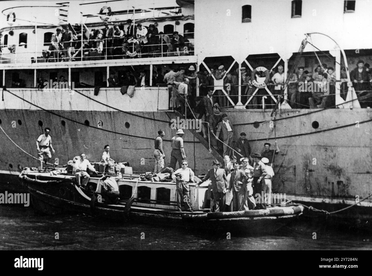 Jewish immigrants pour into the State of Israel. Immigrants ...