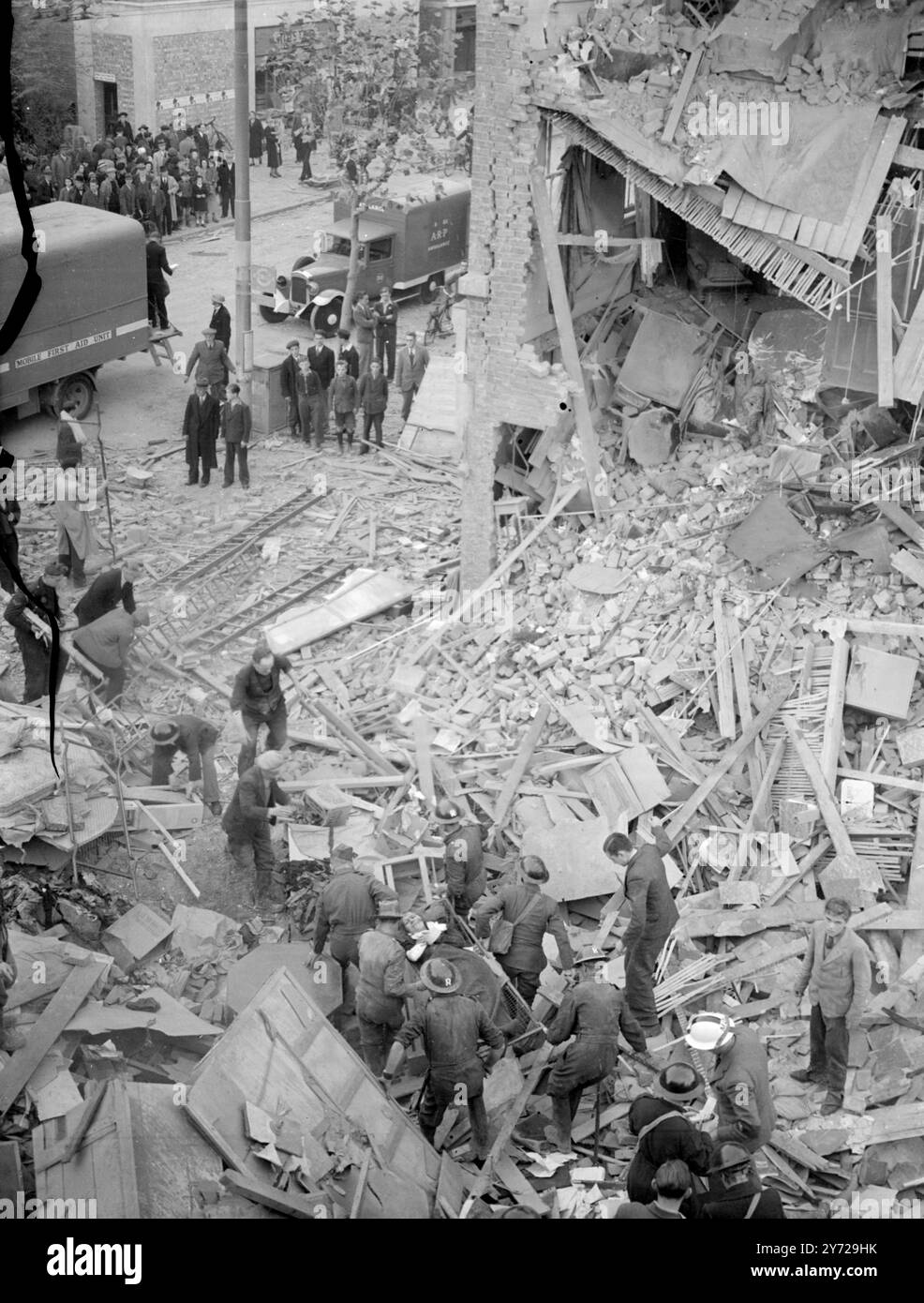 Ww2 london bomb damage hi-res stock photography and images - Alamy