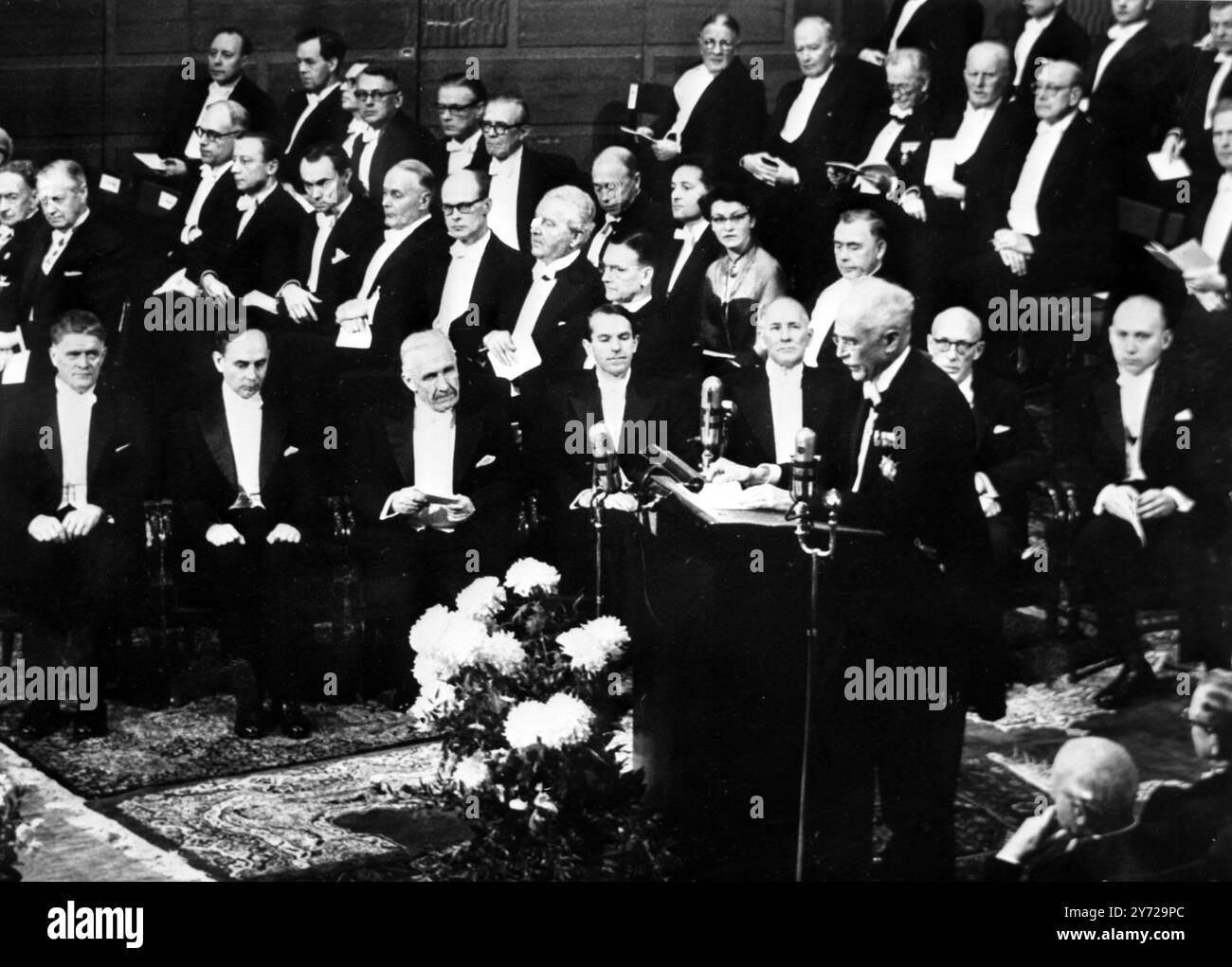 Dr frederick sanger chemistry hi-res stock photography and images - Alamy