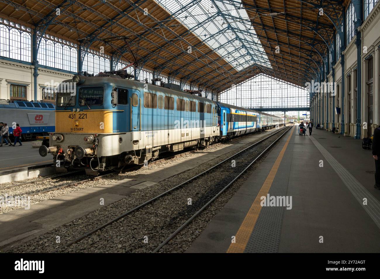 Train inside Budapest Nyugati station Stock Photo - Alamy