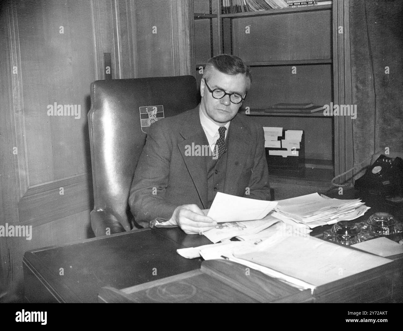 Sir ronald cross hi-res stock photography and images - Alamy