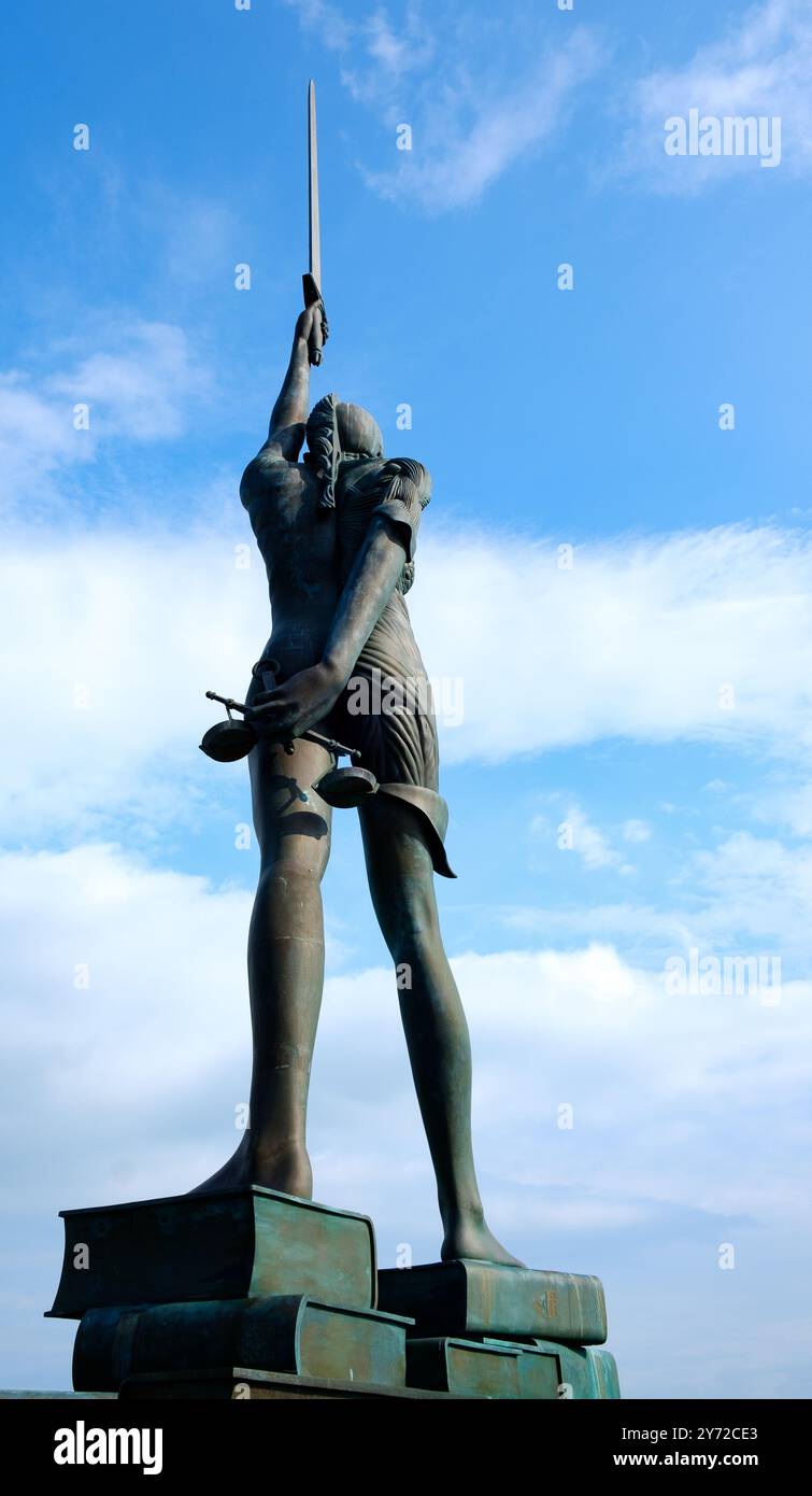 Sculpture pregnant woman hi-res stock photography and images - Alamy