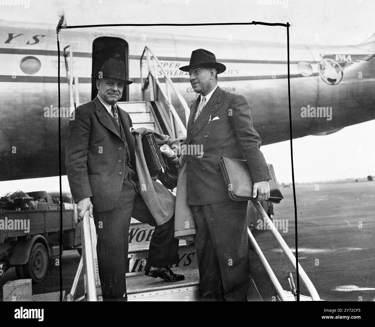 Famous flyers here. Distinguish arrivals from America at London Airport ...