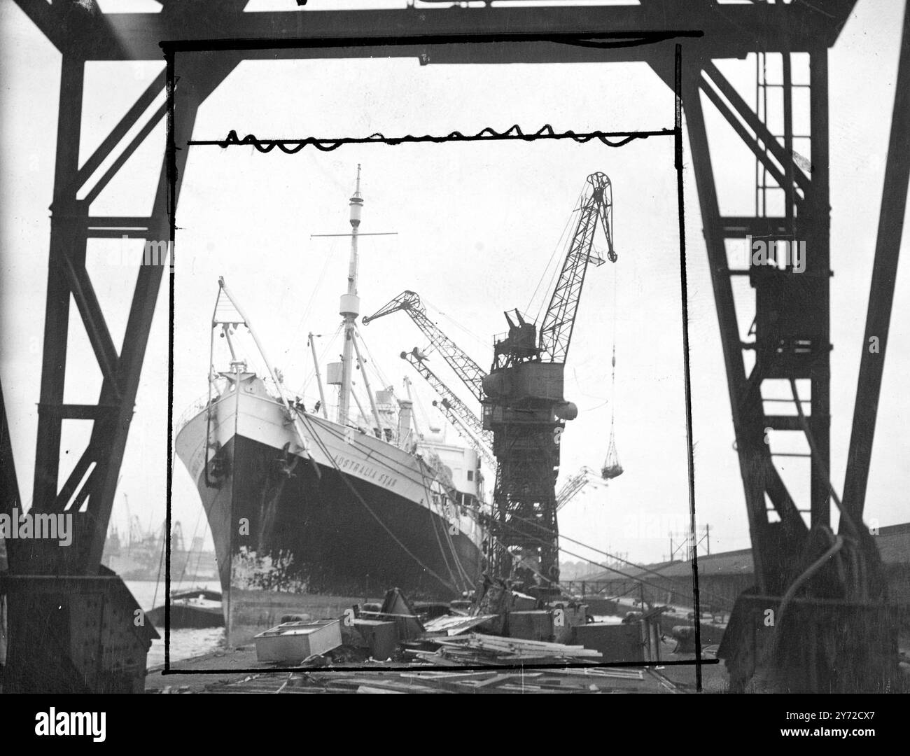 White star ship workers hi-res stock photography and images - Alamy