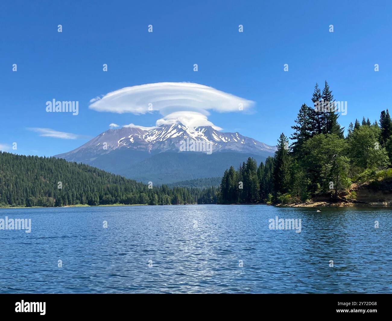 Large lenticular cloud in hi-res stock photography and images - Alamy