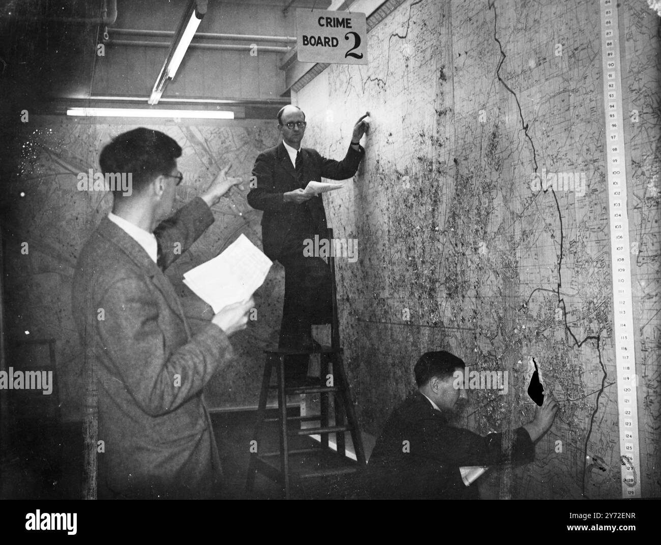 Scotland yard 1940s hi-res stock photography and images - Alamy