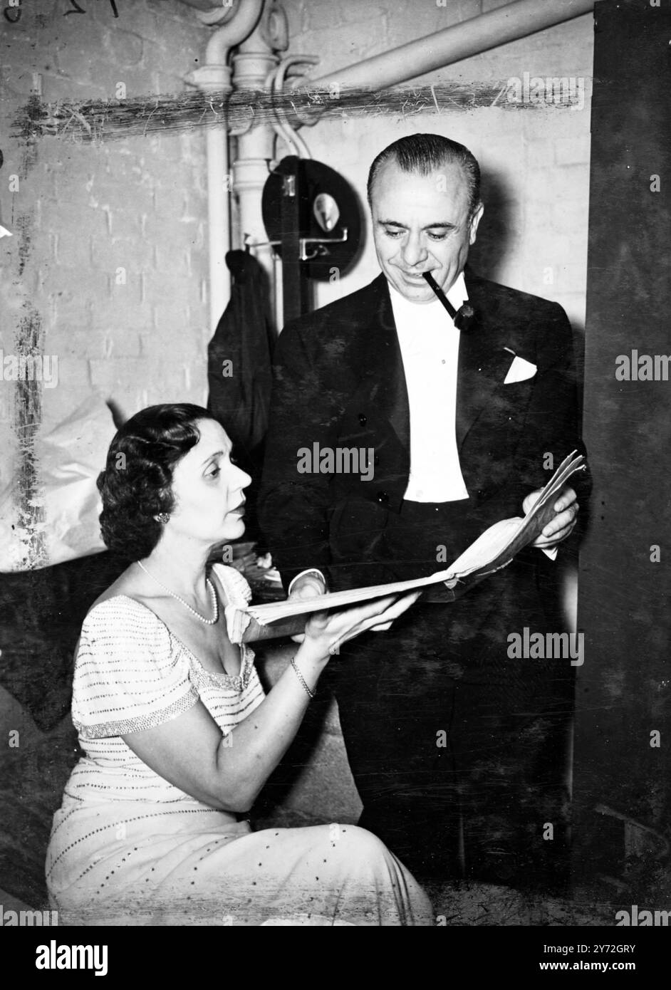 A view of the huge crowd of more than 10,000 people who packe Harringay ...