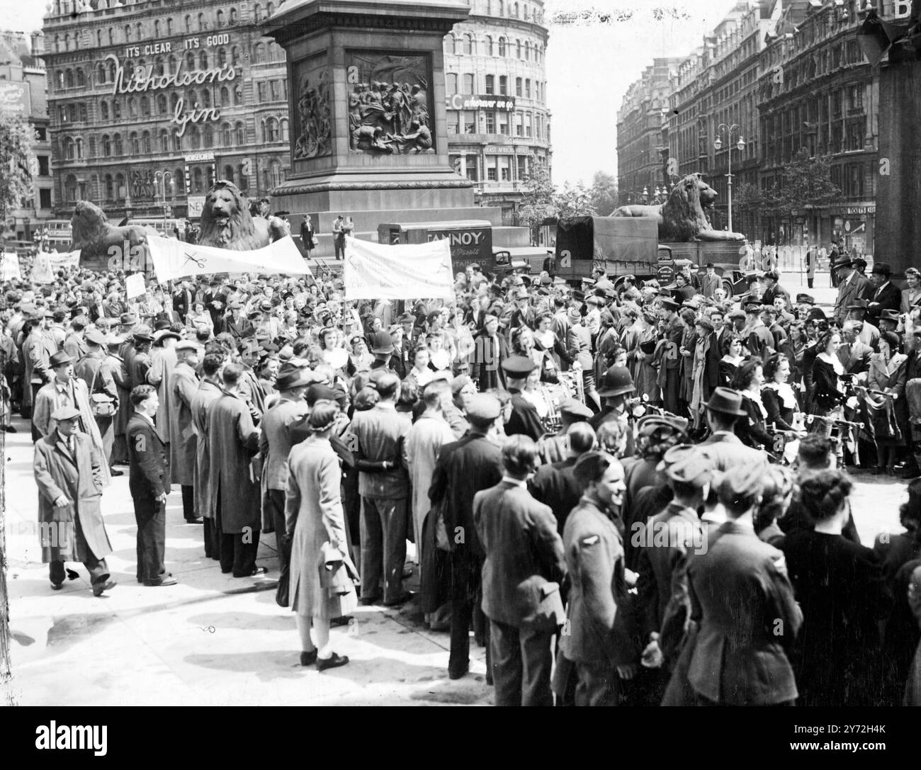 Demonstration government in trafalgar Black and White Stock Photos ...