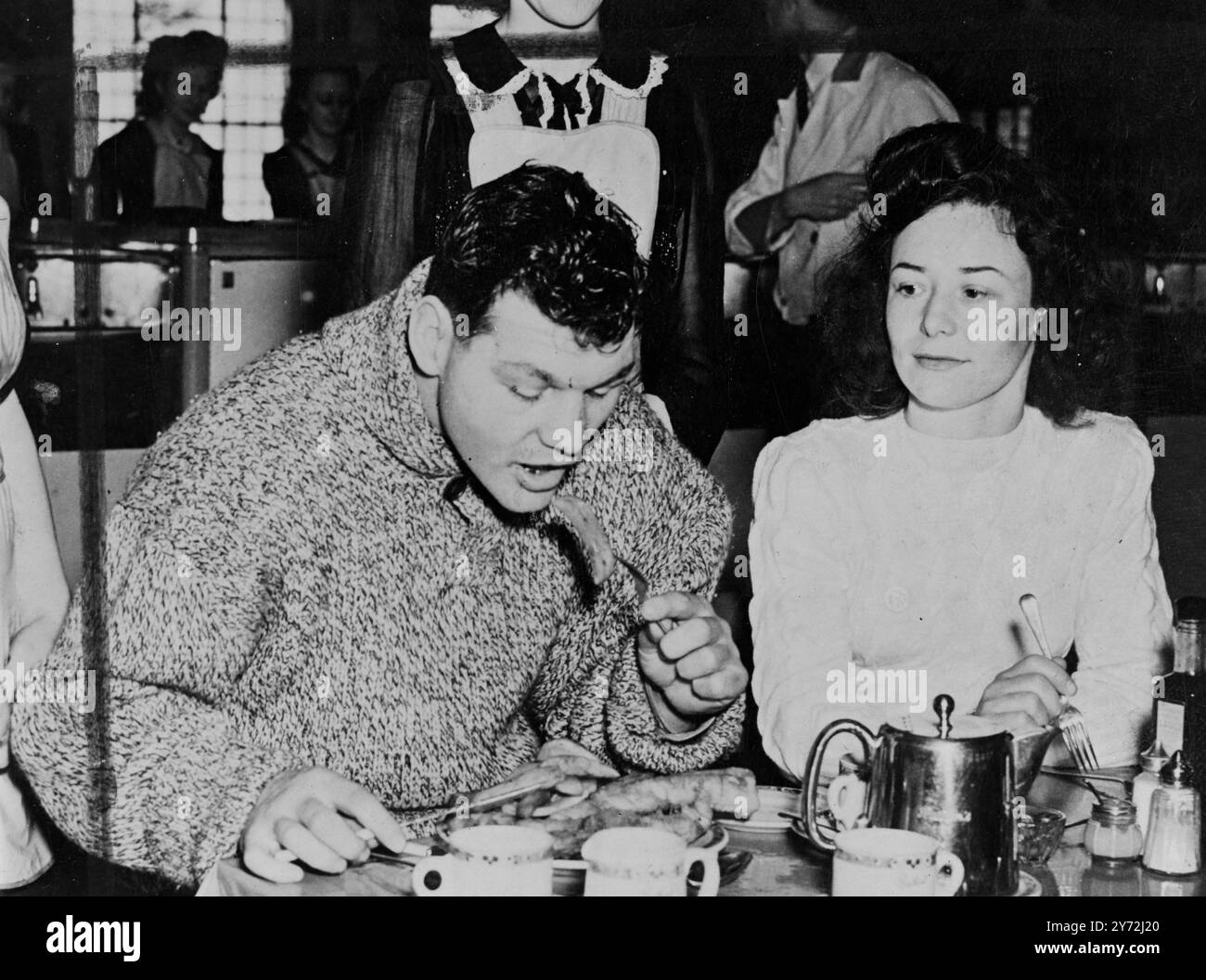 British heavyweight champion Bruce Woodcock whose jaw was broken during ...