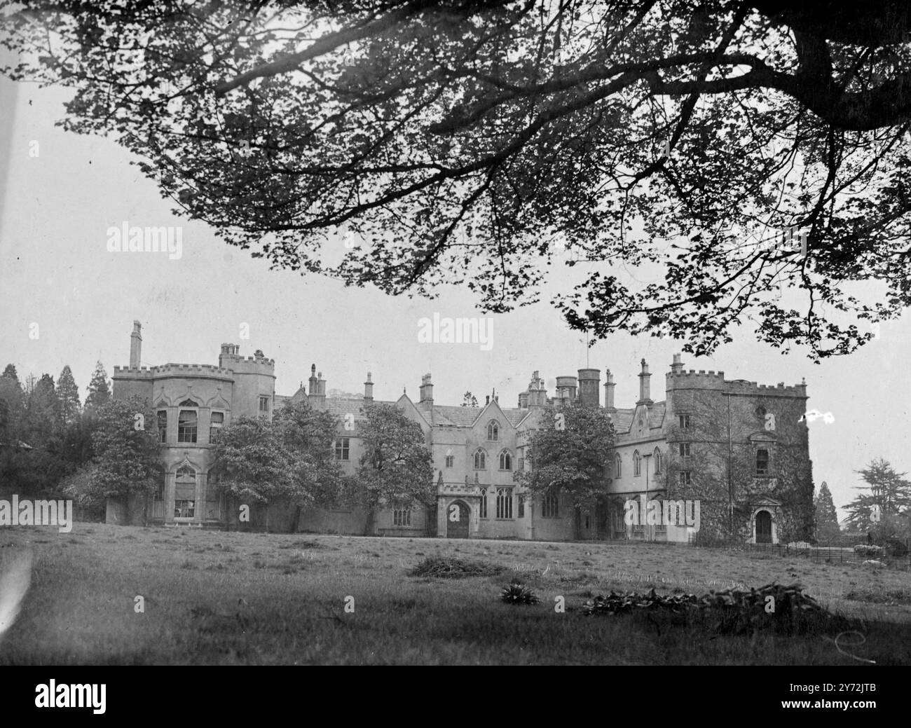 The exterior of Ashton Court. 11 May 1947 Stock Photo - Alamy