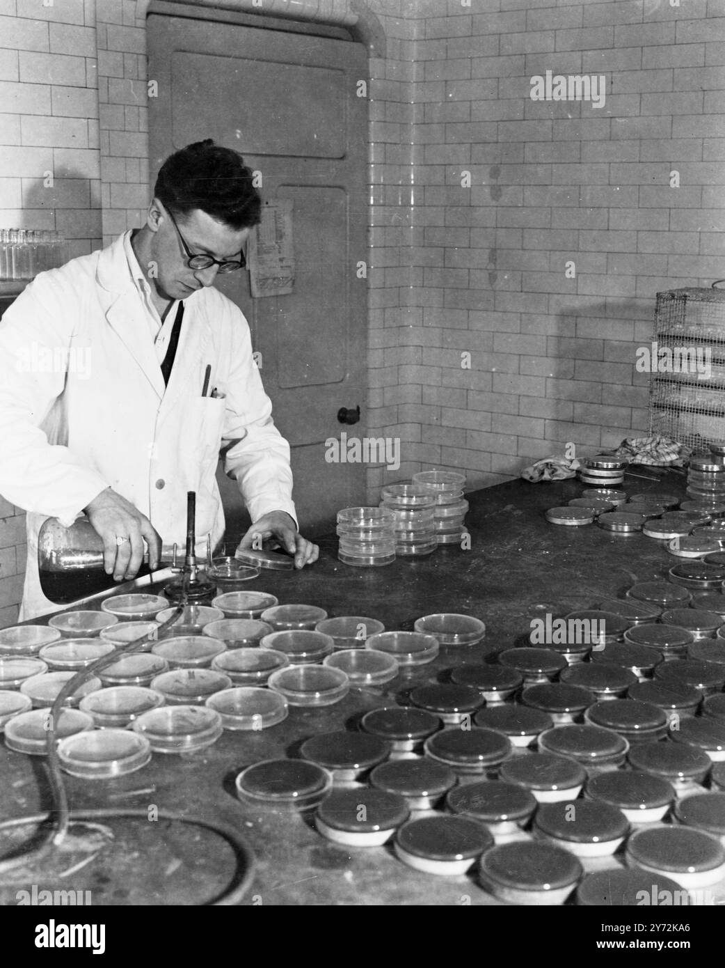 Public health laboratory hi-res stock photography and images - Alamy