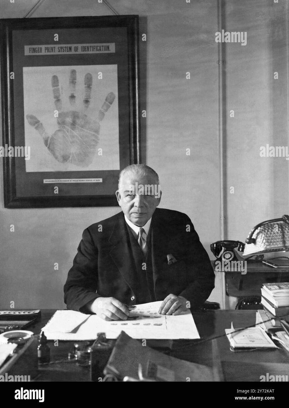 Scotland yard 1940s hi-res stock photography and images - Alamy