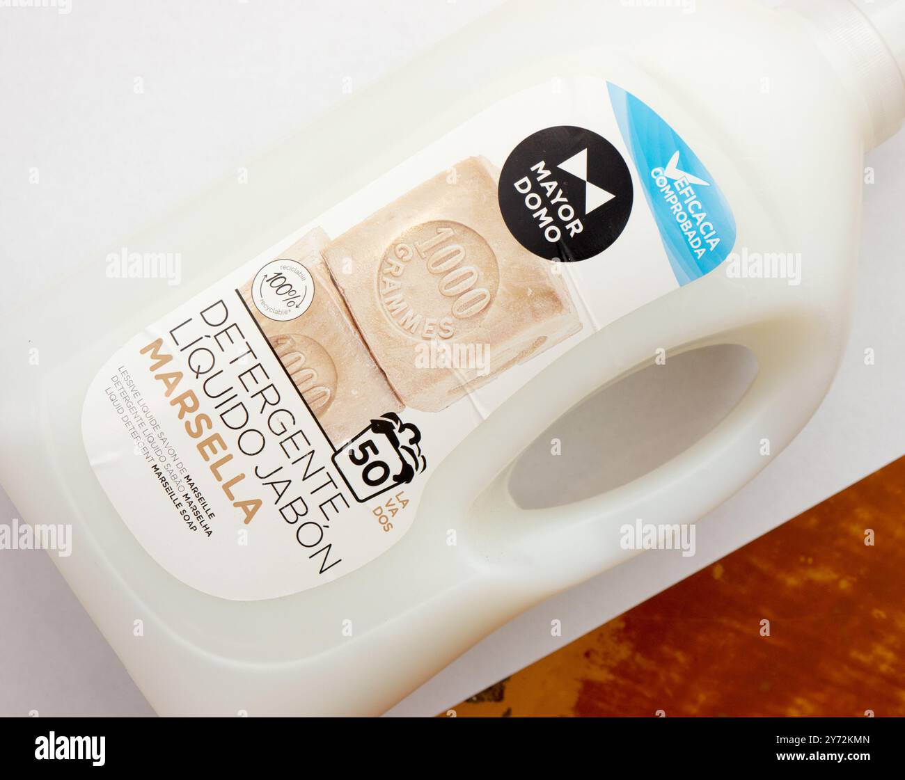 Capsules washing laundry detergents hi-res stock photography and images ...