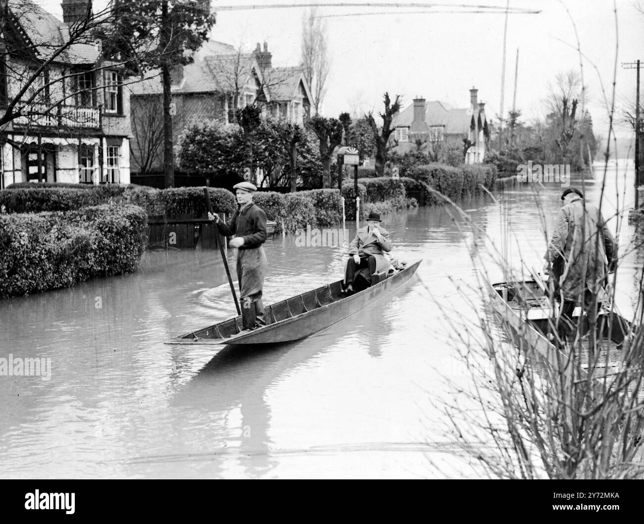 Thames floods monochrome hi-res stock photography and images - Alamy