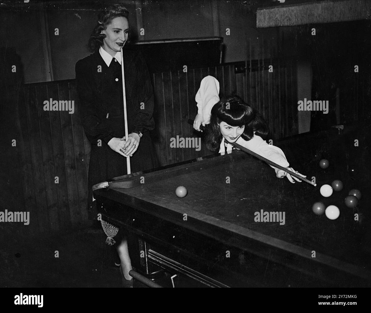 Contestants for the women's amateur Snooker championship, which opens ...