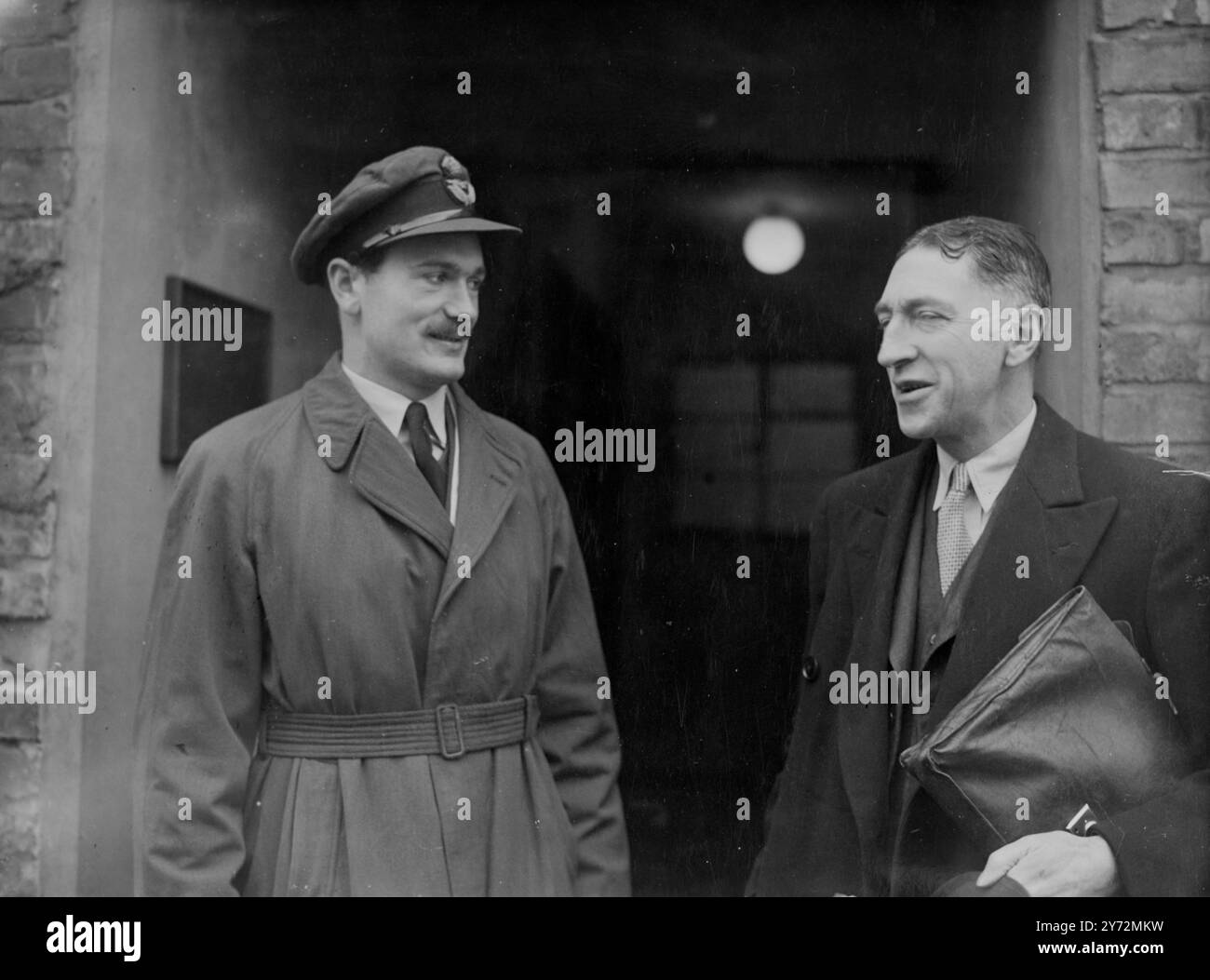 Quantas airways Black and White Stock Photos & Images - Alamy